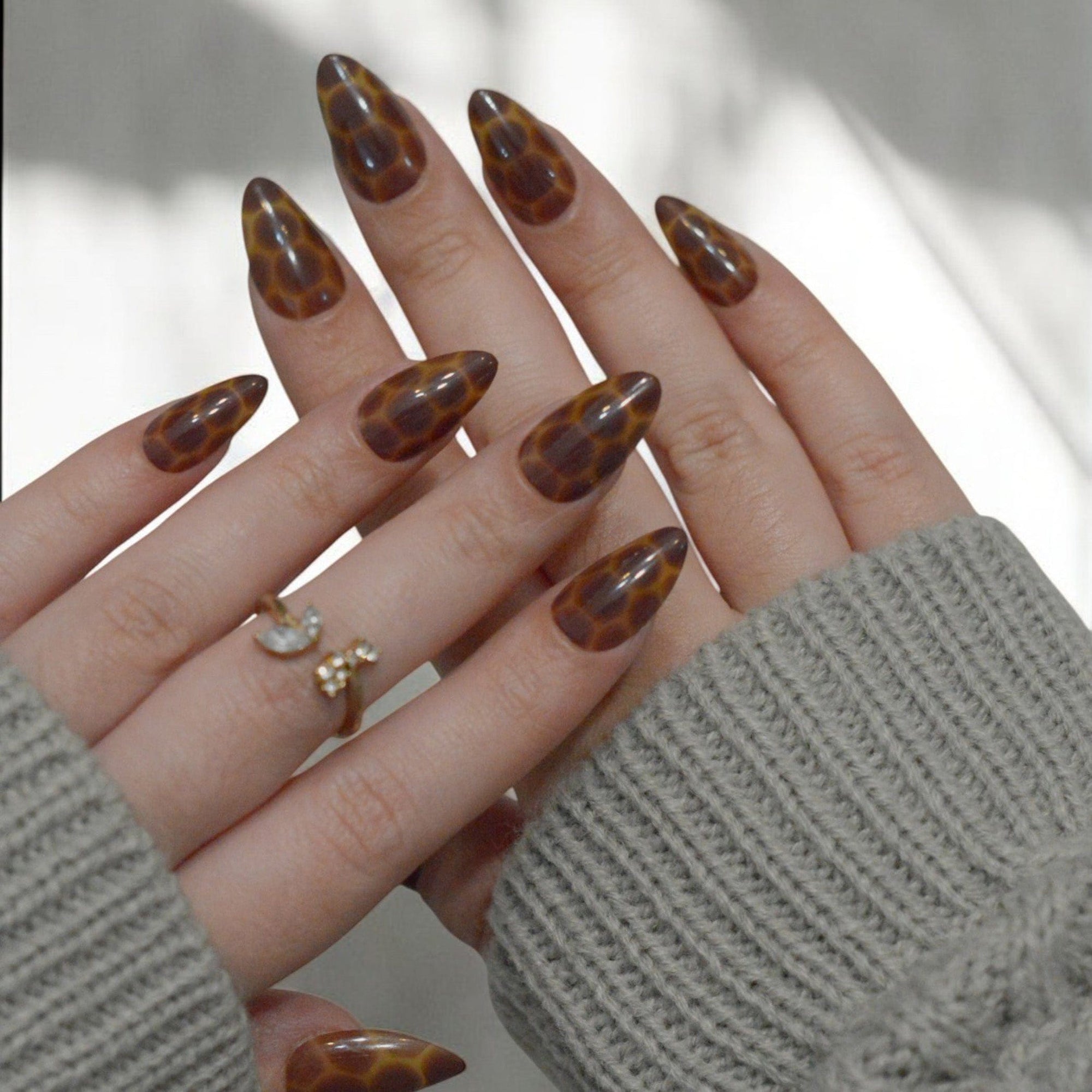 Amber Shell Press On Nails - Short Almond – Maniology